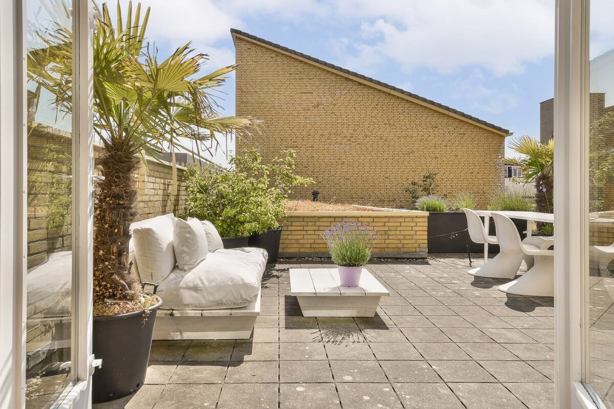 Terrasse en bois et pierre : 4 idées d'aménagement inspirantes